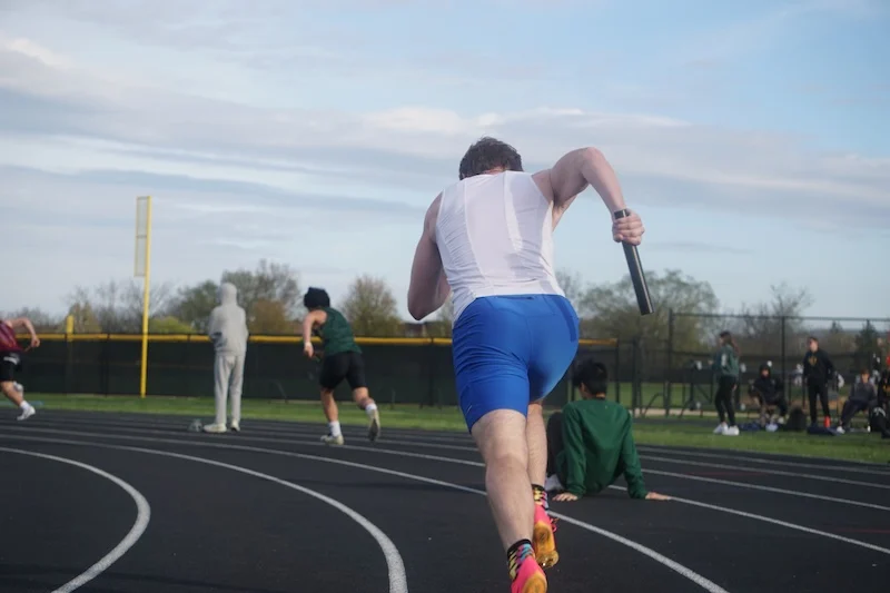 How to Develop a Successful 4x200m Relay Team